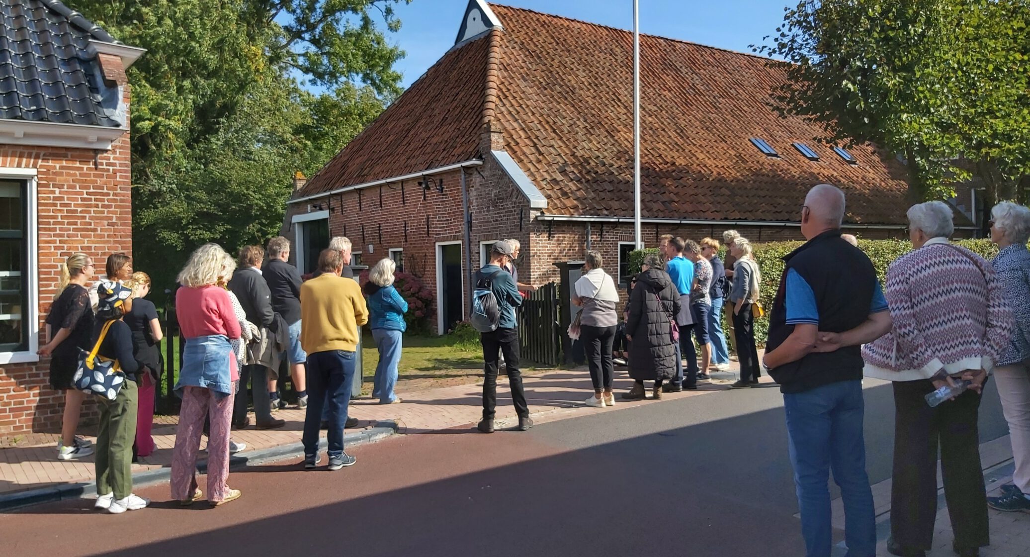 Dorpswandeling door Warffum over Ties van Dijk en Marten Toonder